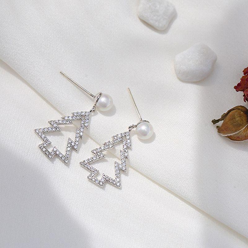 Crystal Pearl Christmas Tree Drops – A Little Extra