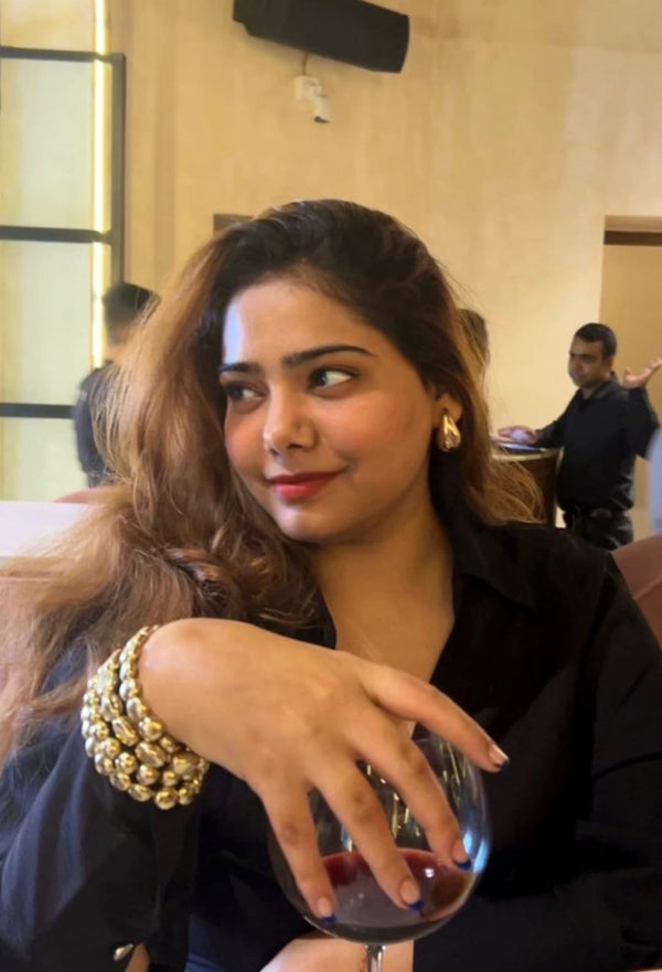 Elizabeth Stack of 4 Gold – A Little Extra